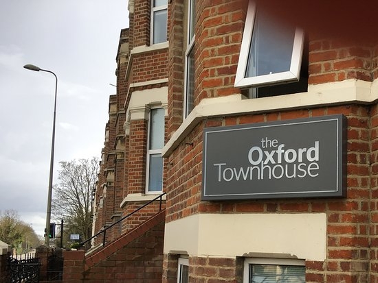 illuminated signs and letters Oxford LED halo illumination