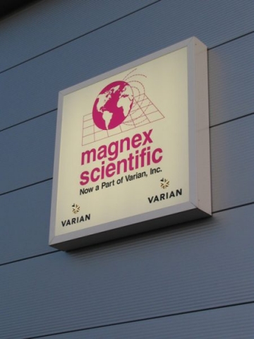 illuminated signs and letters Oxford LED halo illumination